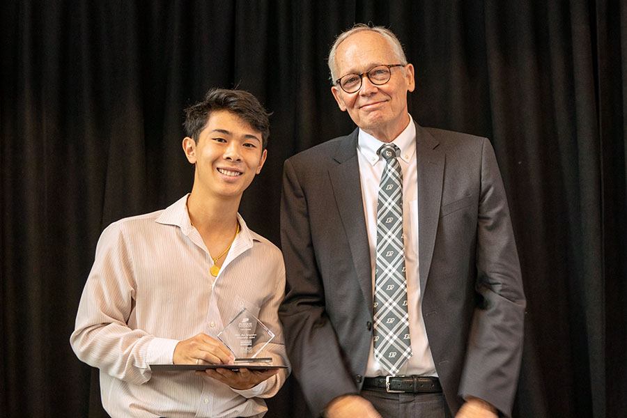 Undergraduate receives SURF Presentation Award - Davidson School of ...