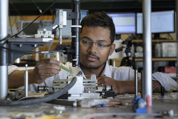 Ultrafast Optics and Optical Fiber Communications Laboratory - Purdue ...