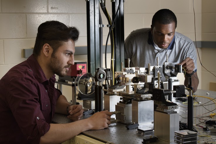 Ultrafast Optics and Optical Fiber Communications Laboratory - Purdue ...